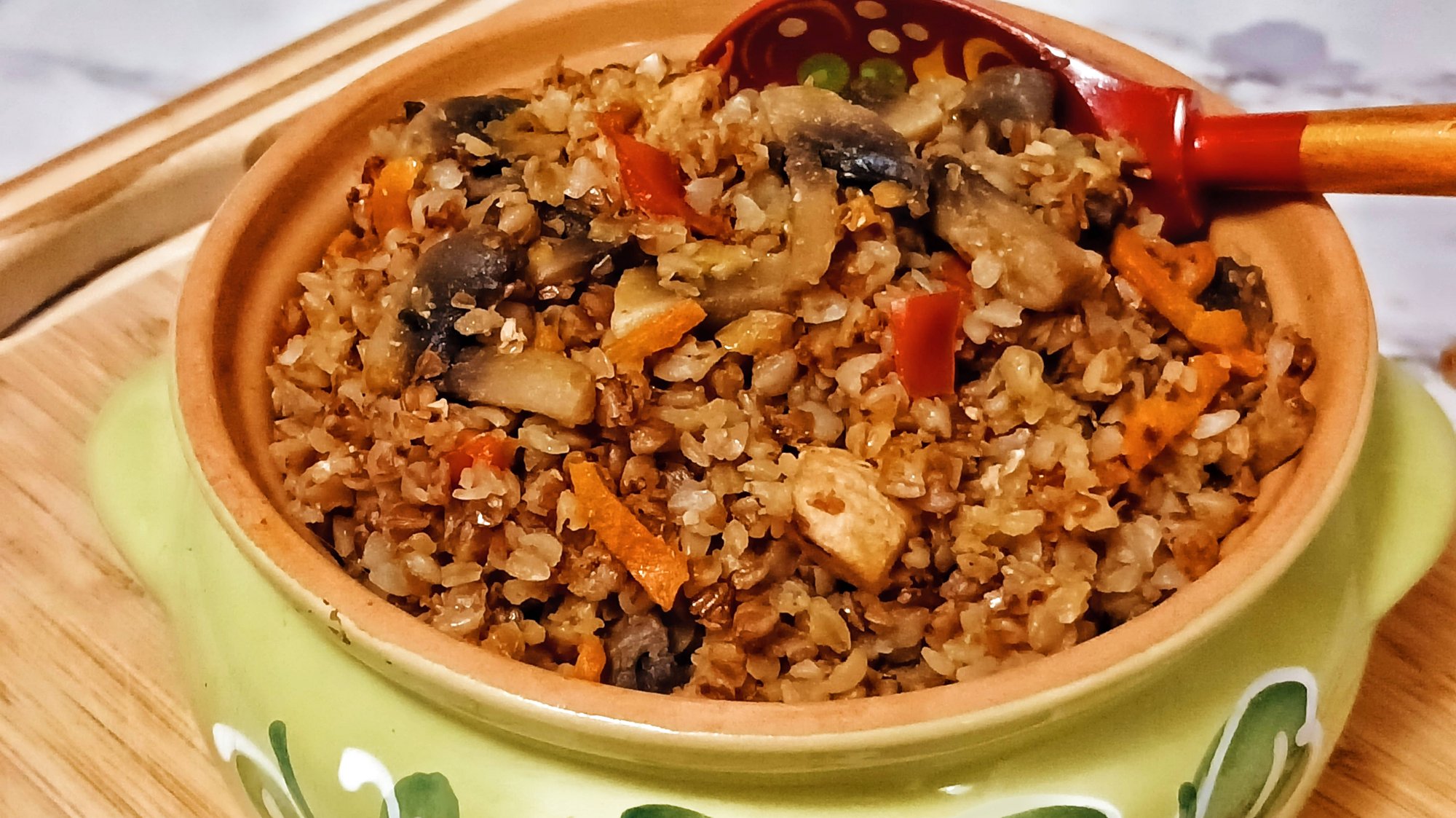 Гречневая каша по-купечески.