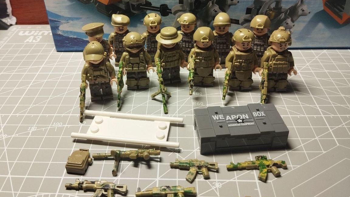 Набор с Военной Базой и Минифигурками Солдат