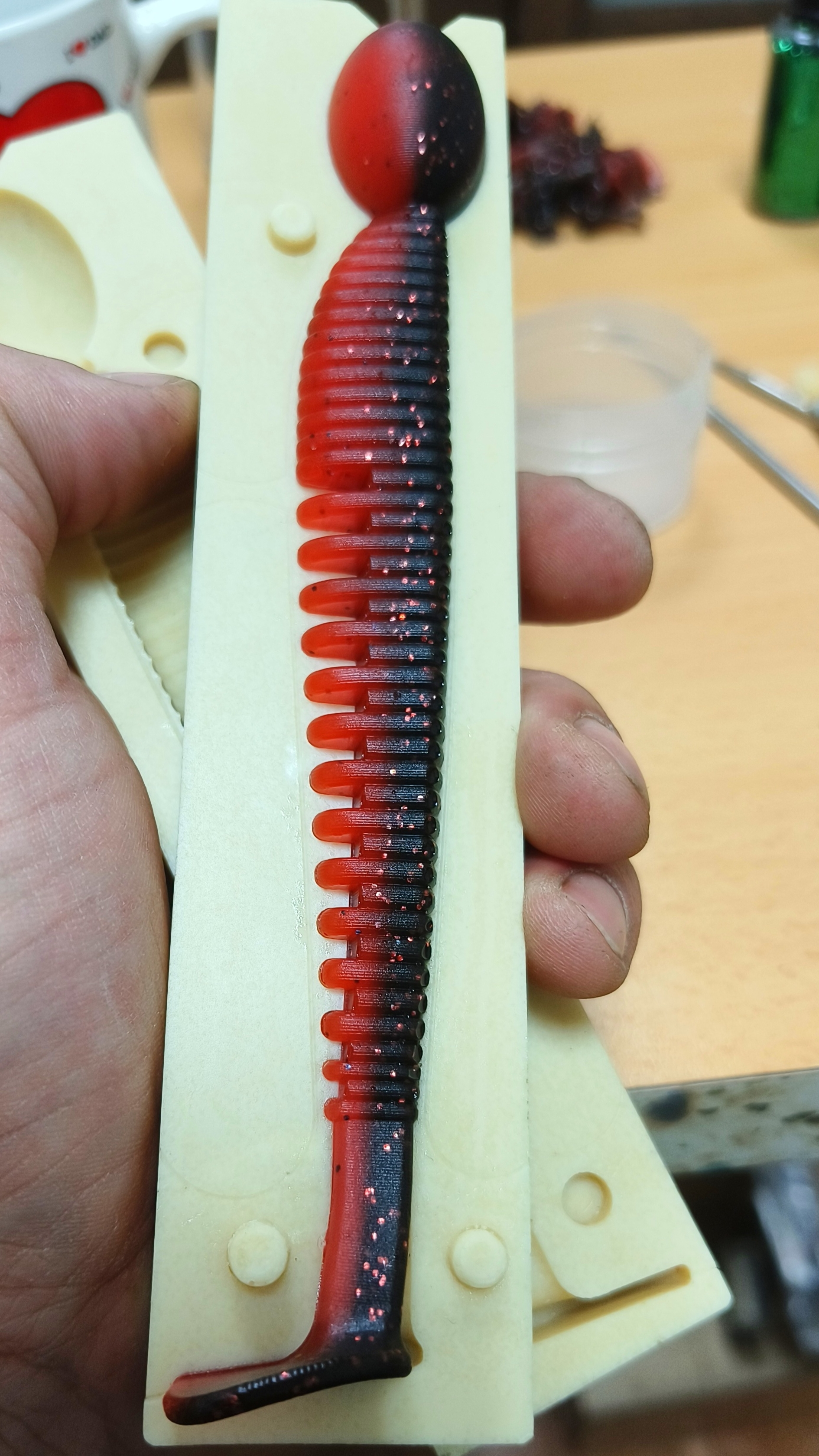 красно черныйцвет