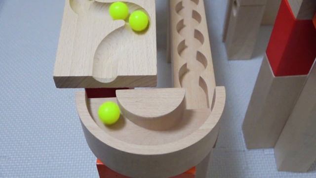 Увлекательные эксперименты с трассой горкой для шариков