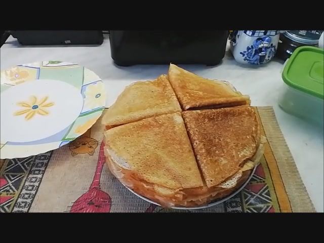 Пеку блины на масленицу