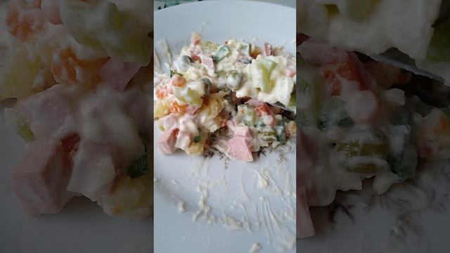 МУКБАНГ ЗА КАДРОМ 🥣салатик