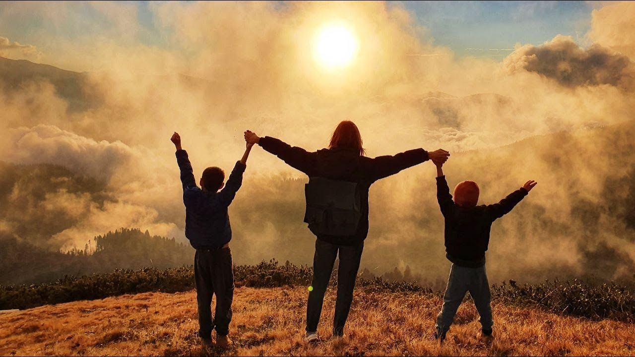 Прогулка по горам / Above The Clouds