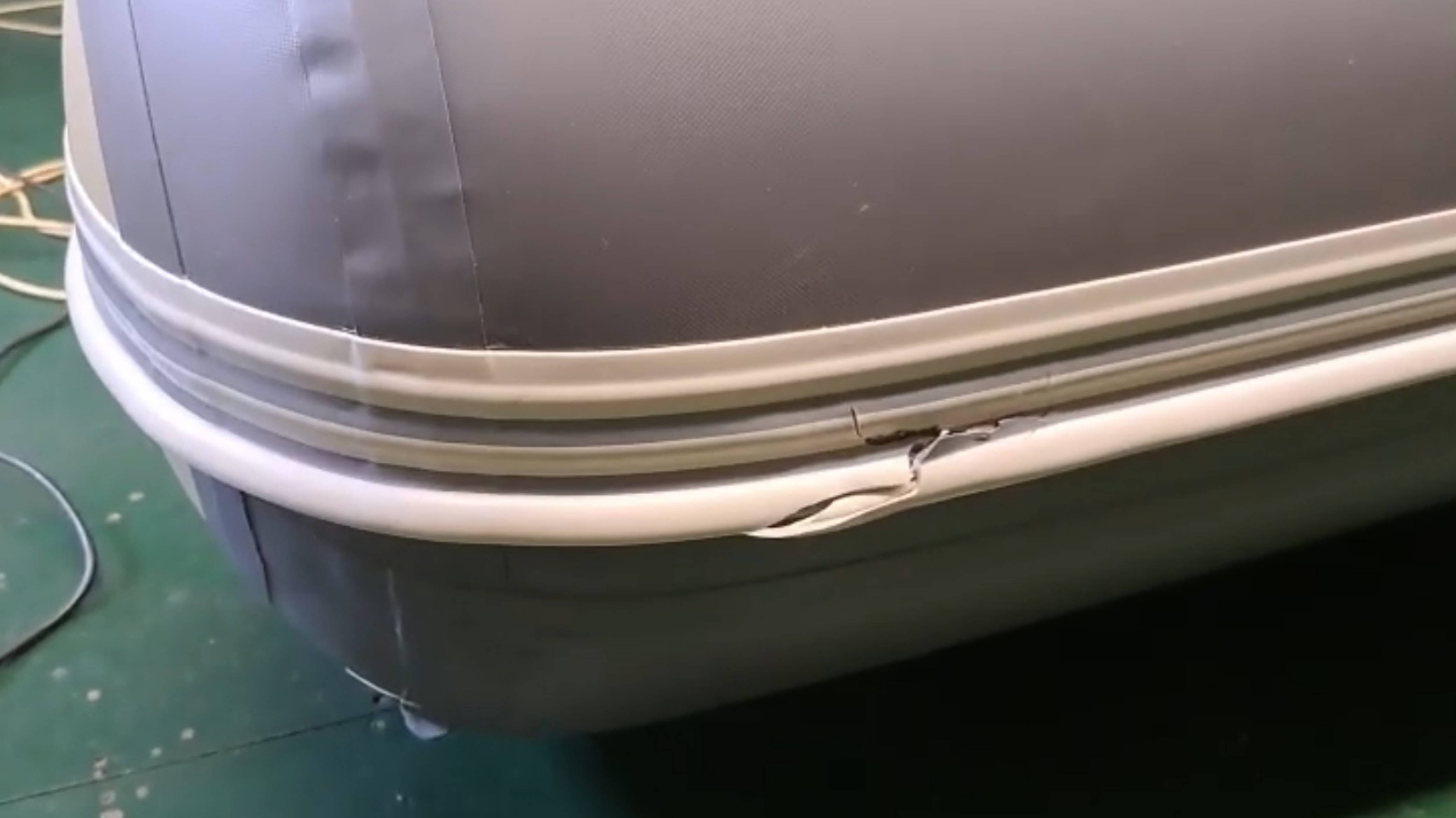 На лодке ПВХ ремонтируем привальный брус