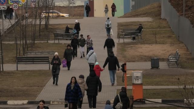 Бульвар Космонавтов возле новой школы на против БК-11,13