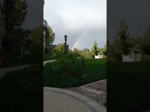 #shorts Поймала за хвост радугу Caught a rainbow by the tail #радуга #rainbow #moscow #москва2022