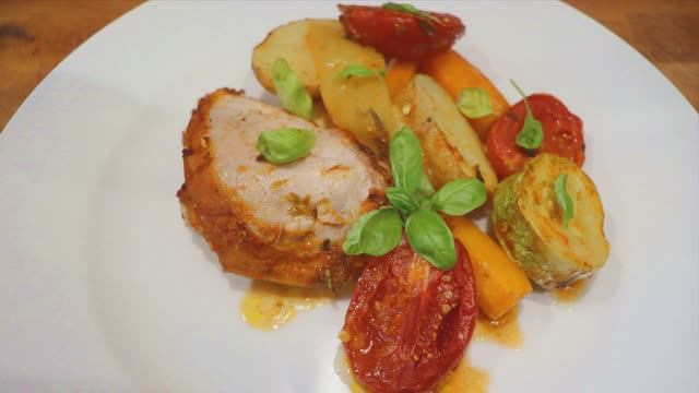 Запеченная курица с овощами в чили соусе