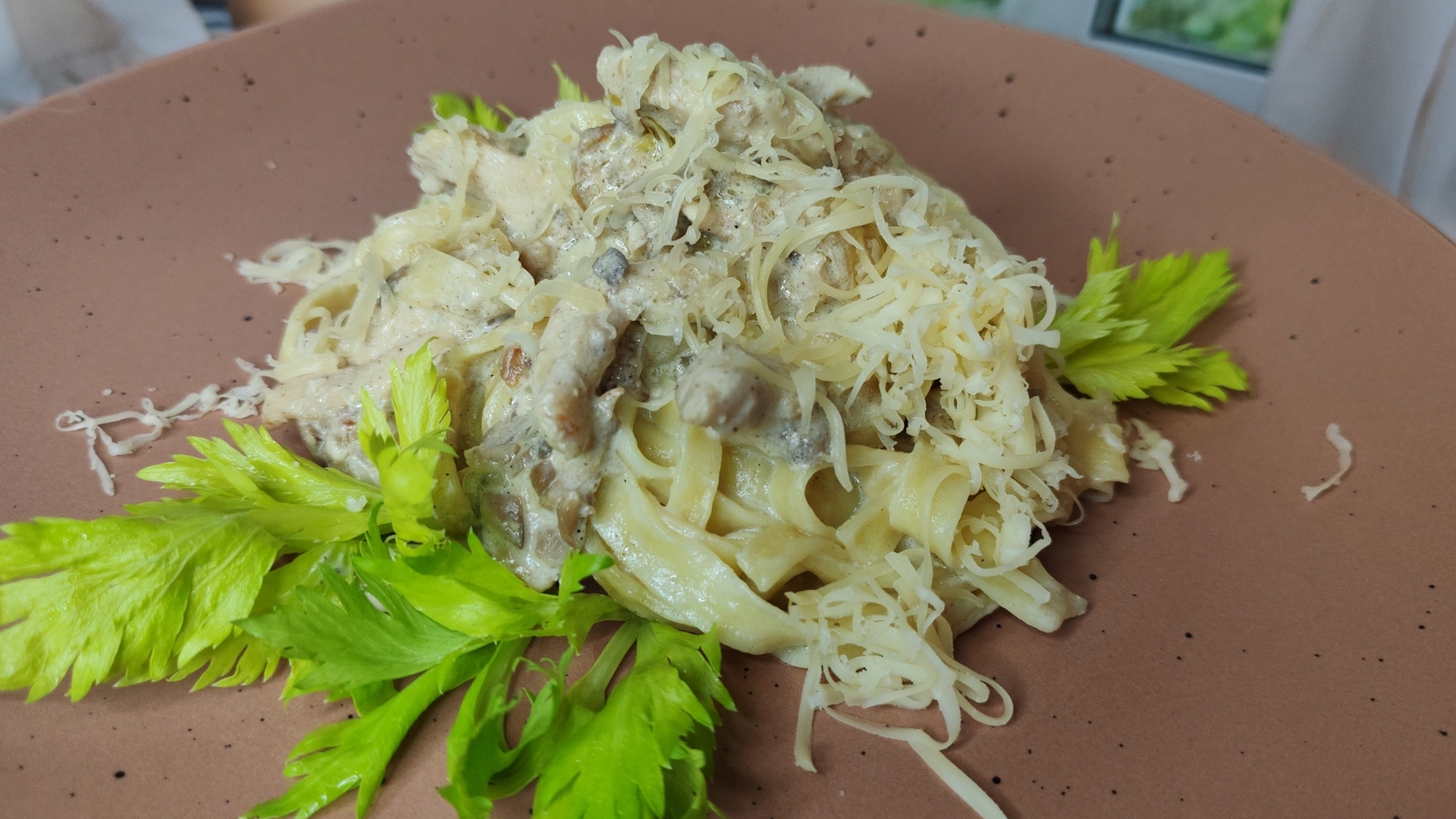 Фетучини! Итальянская паста с курицей и грибами в сливочном соусе.