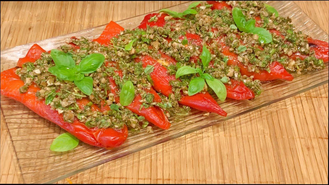 Перцы, фаршированные брынзой и творогом в ореховой заправке