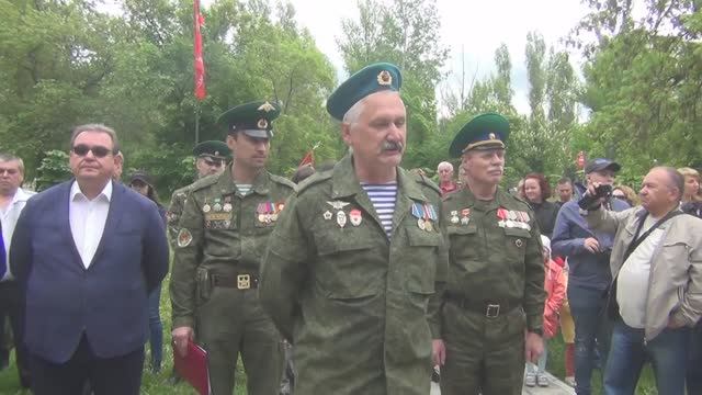 ВДВ  Поздравляет в День Пограничника.