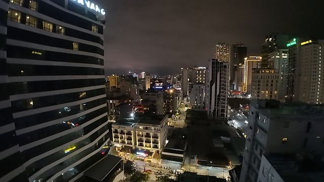 Дананг, Вьетнам, вид из бассейна на крыше ночь,  Danang, Vietnam, 16 февраля,  Đà Nẵng