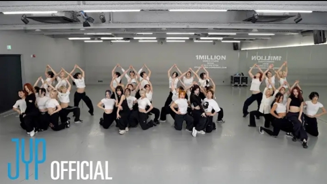 ITZY "BORN TO BE" Dance Practice