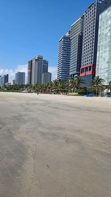 Дананг, Вьетнам, берег, город 17 февраля 2025.