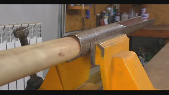 Необычная лопата  для кабелей и труб.