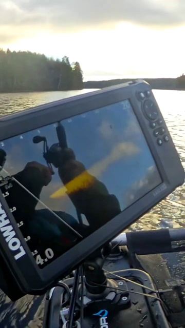 Огромная щука на Lowrance Eagle Eye 9