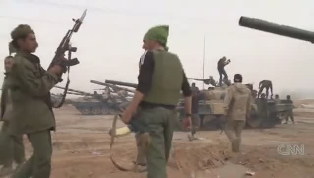 Колонны солдаты и техники армии и ополчения Каддафи  держат путь к фронту | Ливия 24.03.2011