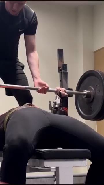 Жим лёжа 140 #качао #спорт #sports #жимлёжа #спортзал