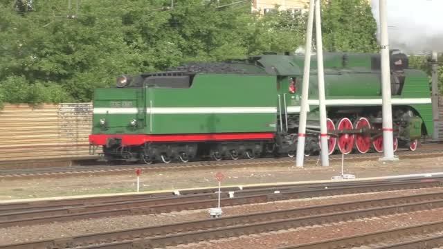 Паровоз П36-0110 (ТЧ-16) следует резервом.