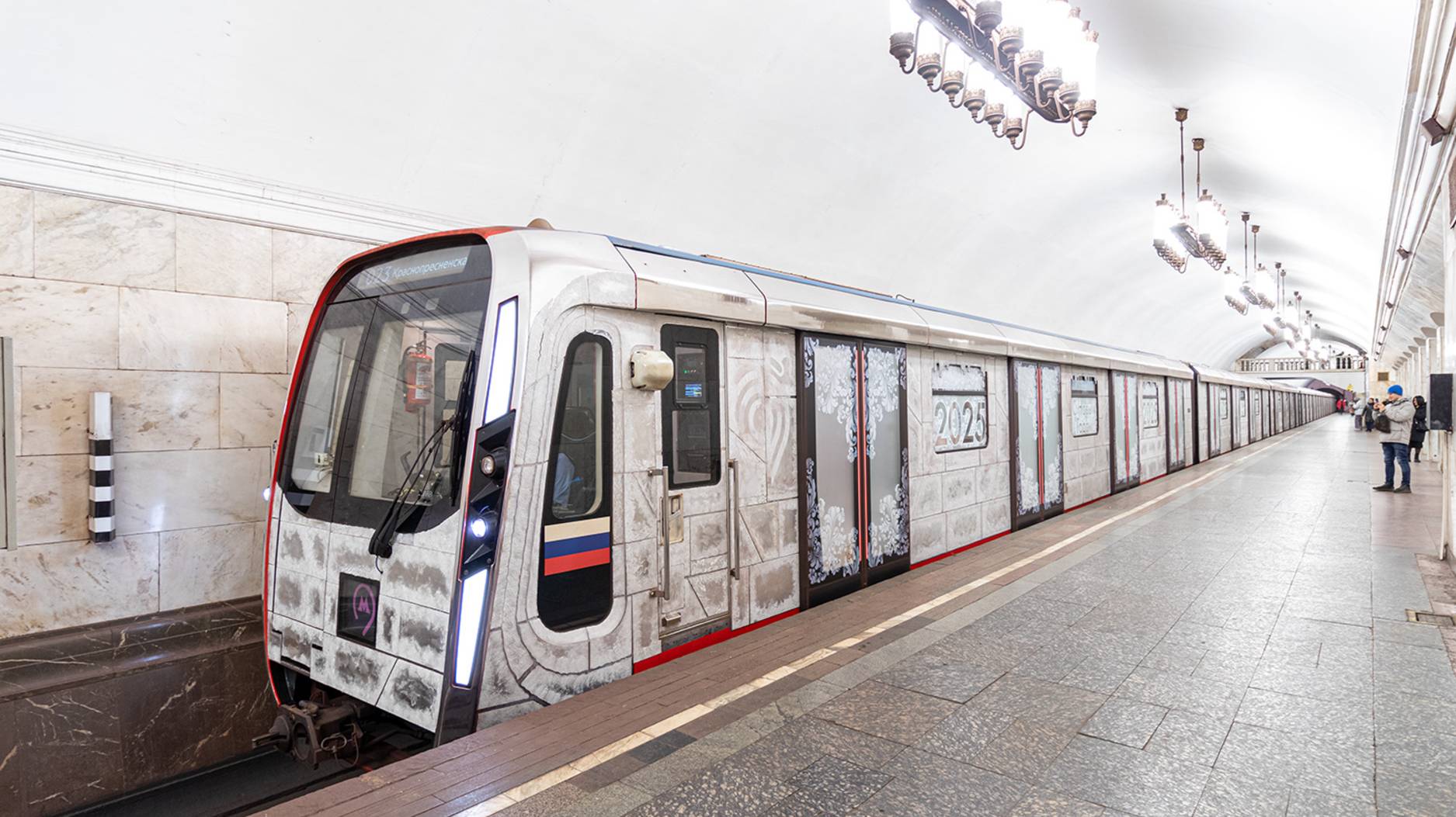 Поездка по Кольцевой линии на "Ледяном" Новогоднем составе 81-775 "Москва 2020" - 04.01.2025