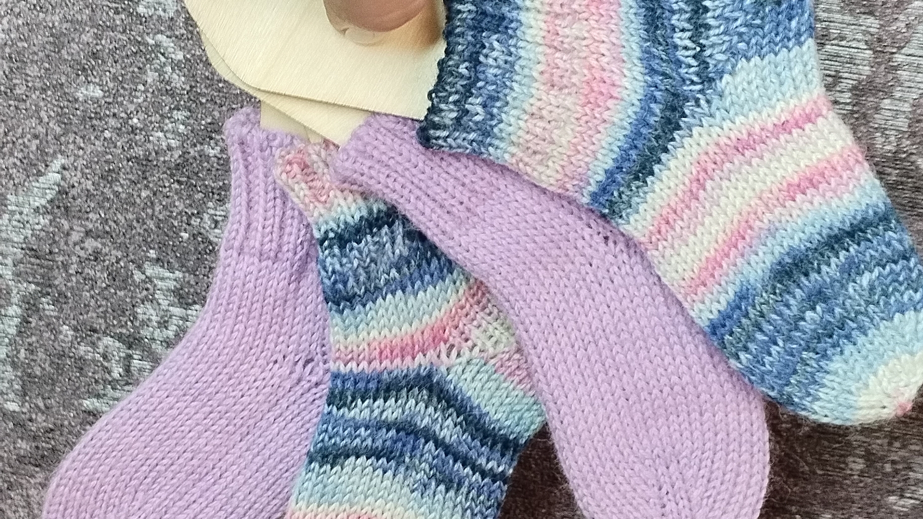 Носочки для малышей на вязальной машине