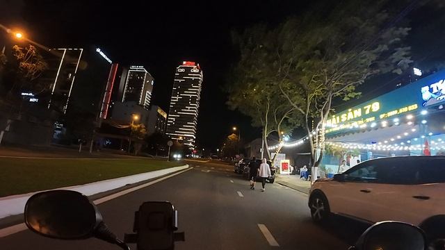 Дананг, Вьетнам, Поездка на мотобайке вечером 17 февраля 2025. 5