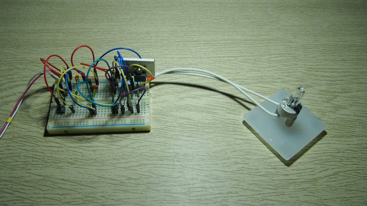 Плавное включение и отключение лампочки.