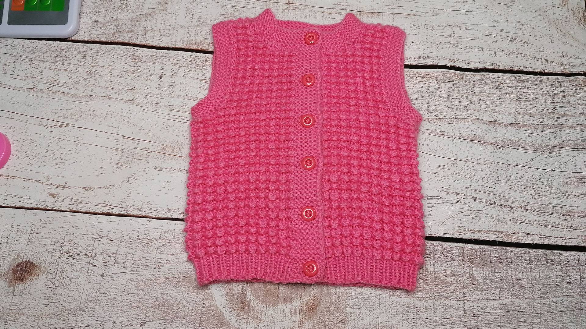 Розовая жилетка для маленькой принцесы