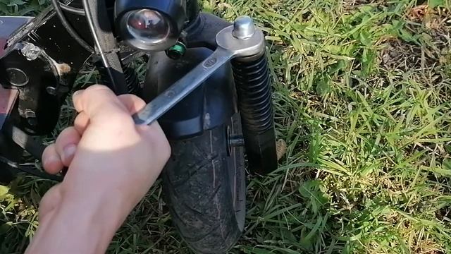 Как устранить люфт вилки на электро самокате