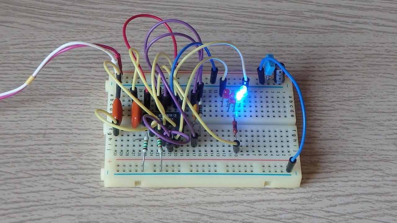 Полицейская мигалка на К561ЛН2.