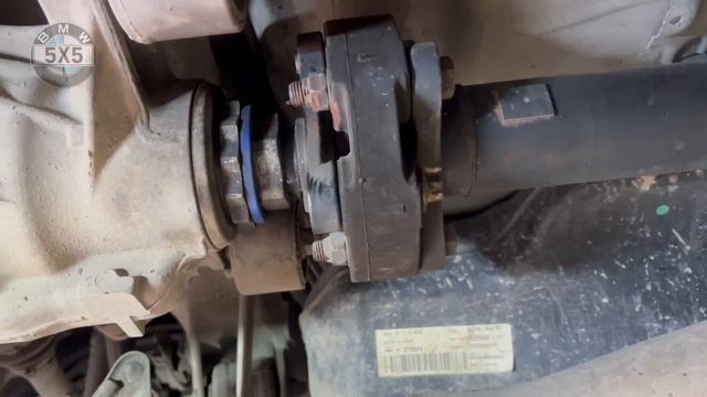 BMW F10 приехал на эвакуаторе 🤷🏼 провернуло не первый фланец, редуктор уже тоже все 🙅🏻♂️ #bmw