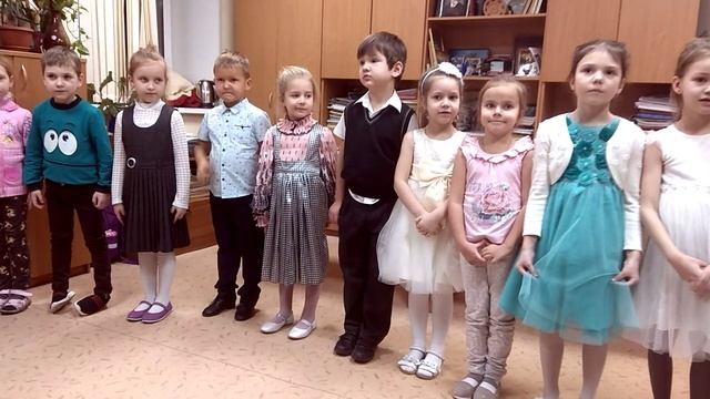 Учащиеся подготовительного класса ДШИ "Гармония" на занятиях хора