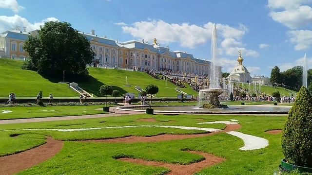 Каждый фонтан уникален. Петергоф, июль 2024