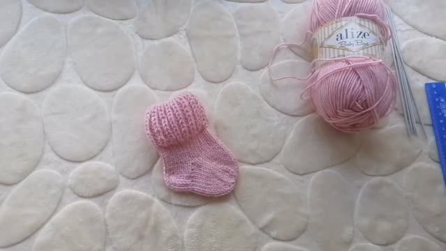 Носочки для новорожденных девочек спицами