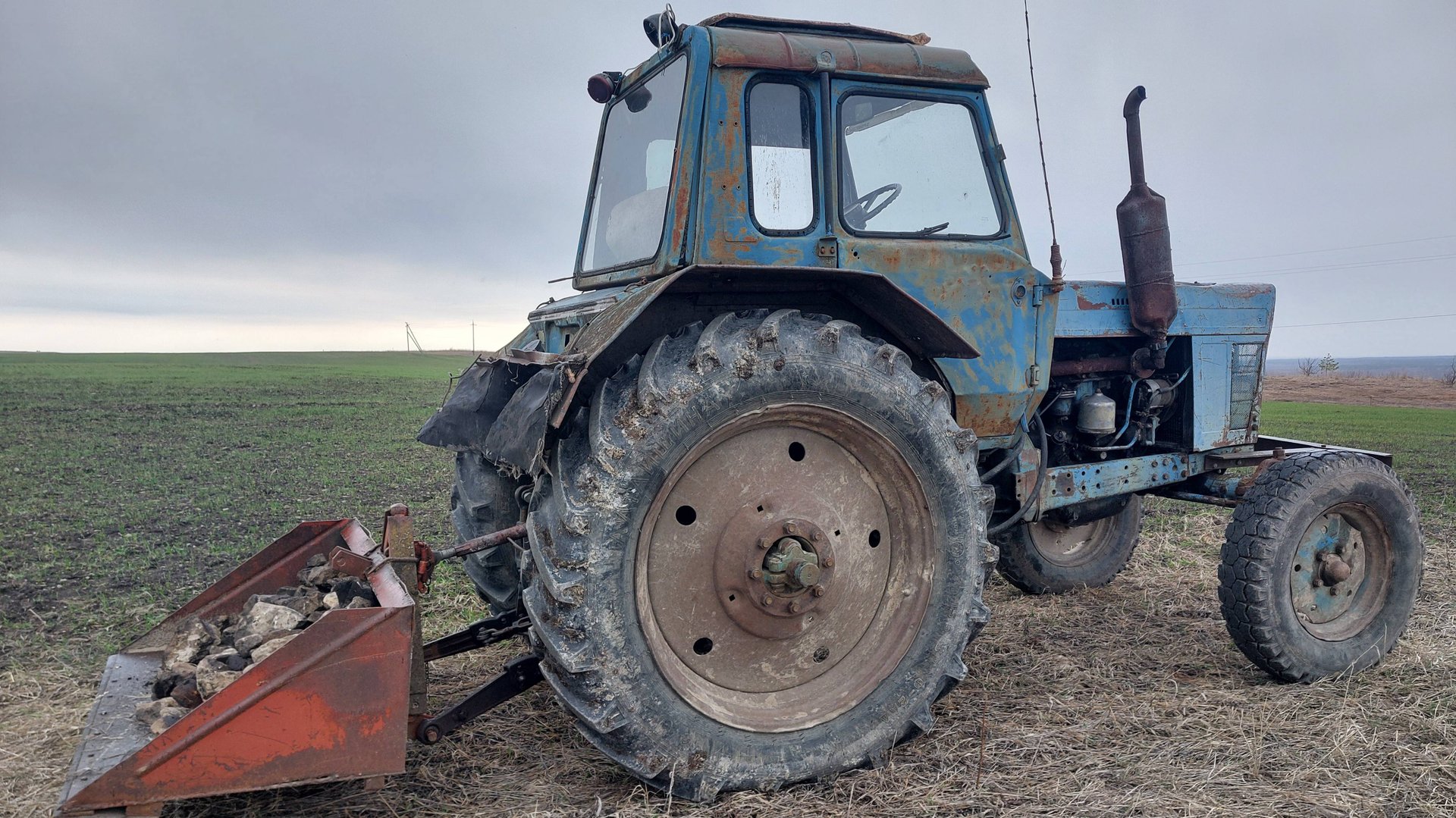 На МТЗ в поле за кремённым камнем!
