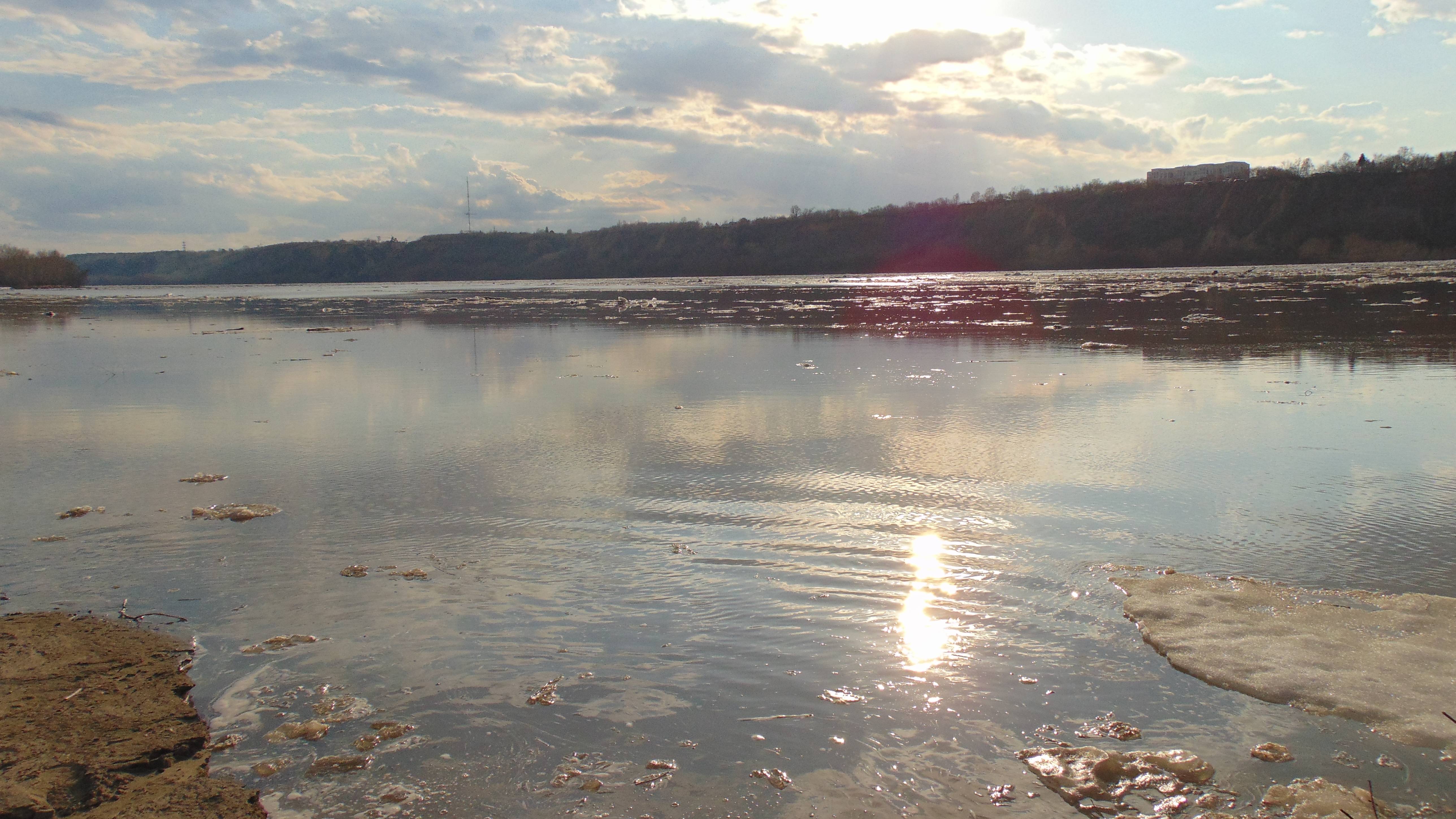 Два явления в одной реке.