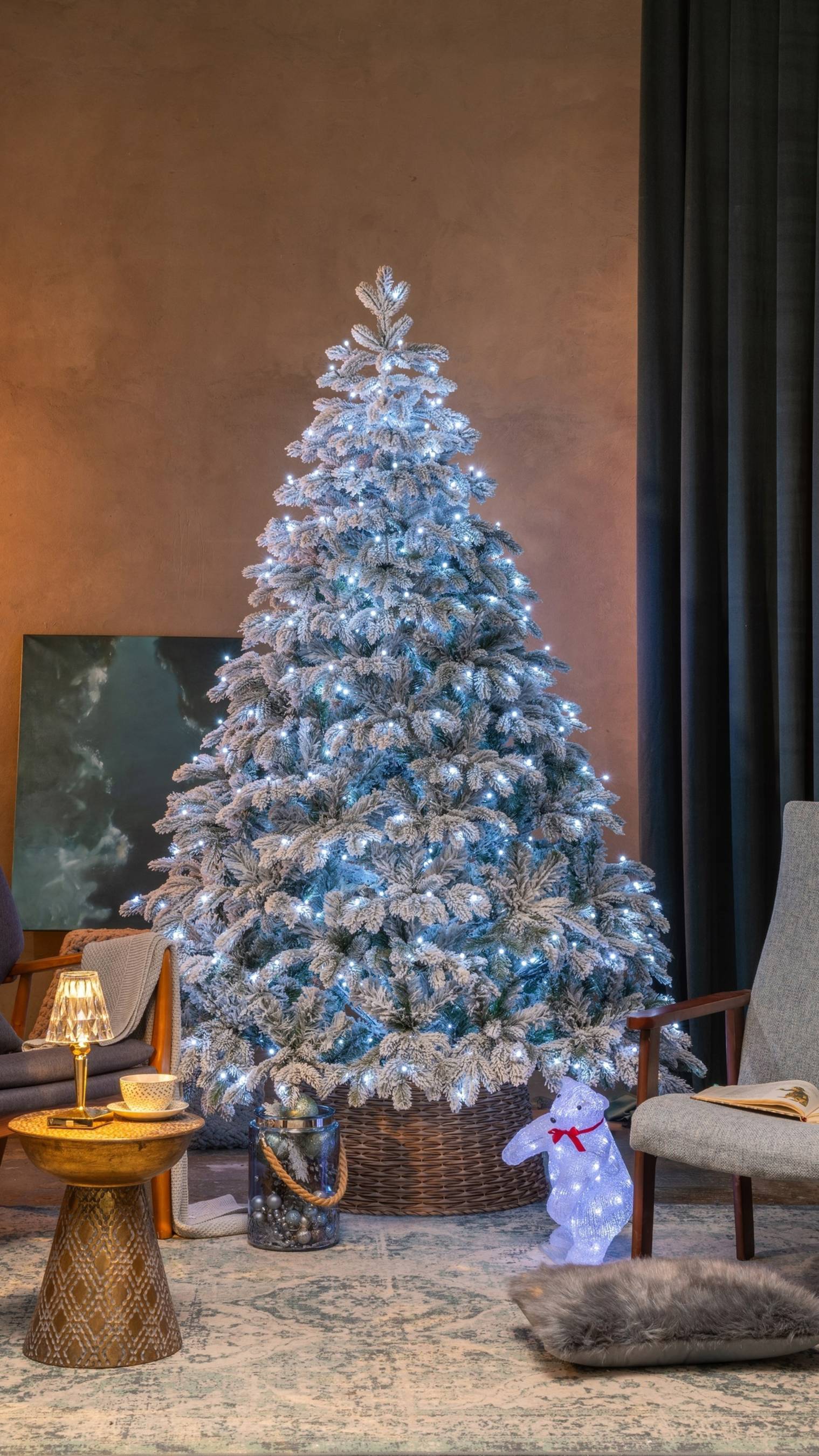 Искусственная елка Камчатская 180-210-240-270-300 см.,холодные белые лампы., Литая хвоя+ПВХ,ЕлкиТорг