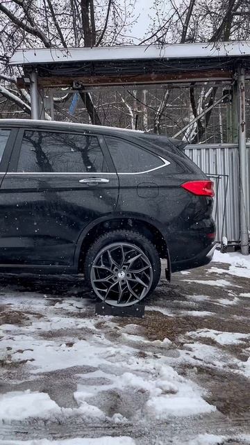 Haval M6 на примерке дисков в 19-ом диаметре