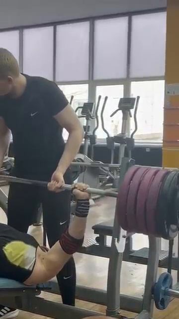 Жим лежа 175 в бинтах #качао #спорт #жимлёжа #sports #спортзал #смаев