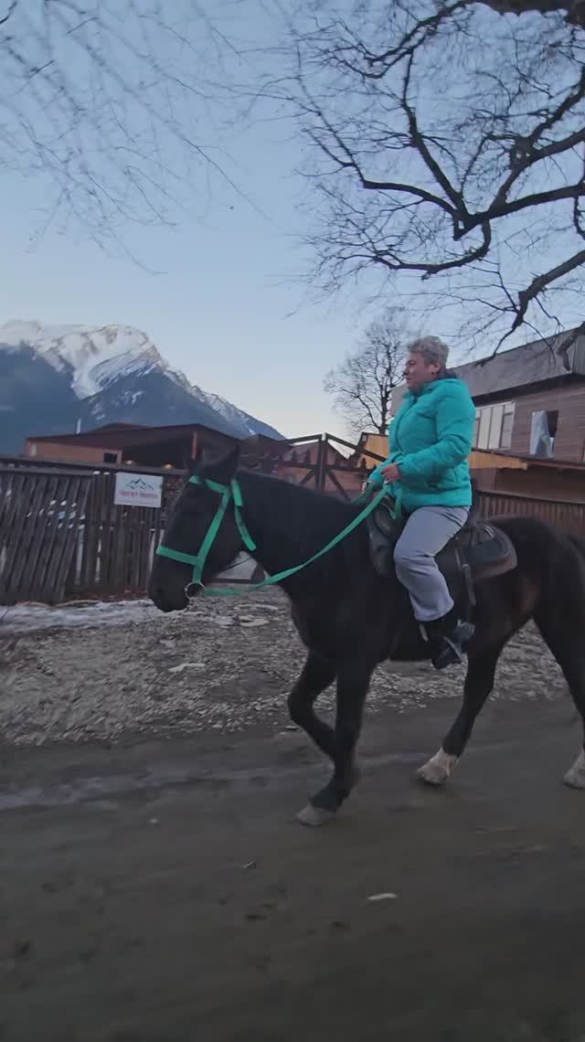 В первый раз на лошадь.