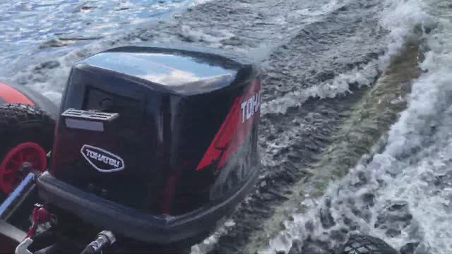 Лодочный мотор Tohatsu 9.8 2такта на лодке RiverBoat 370 Пайолы