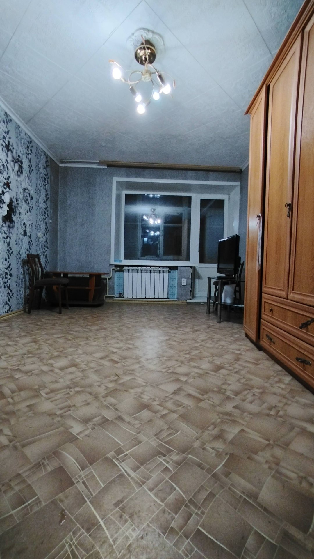 1 комн н Южном в кирпичном доме, балкон остеклен. состояние нормальное.