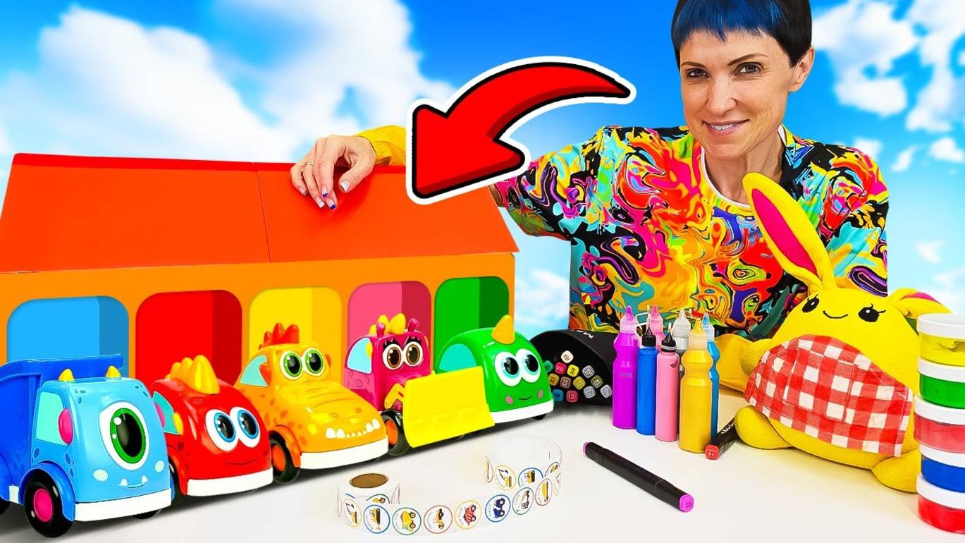 Как превратить коробку в крутой гараж для машинок? Маша Капуки и Лаки строят дом для Мокасов