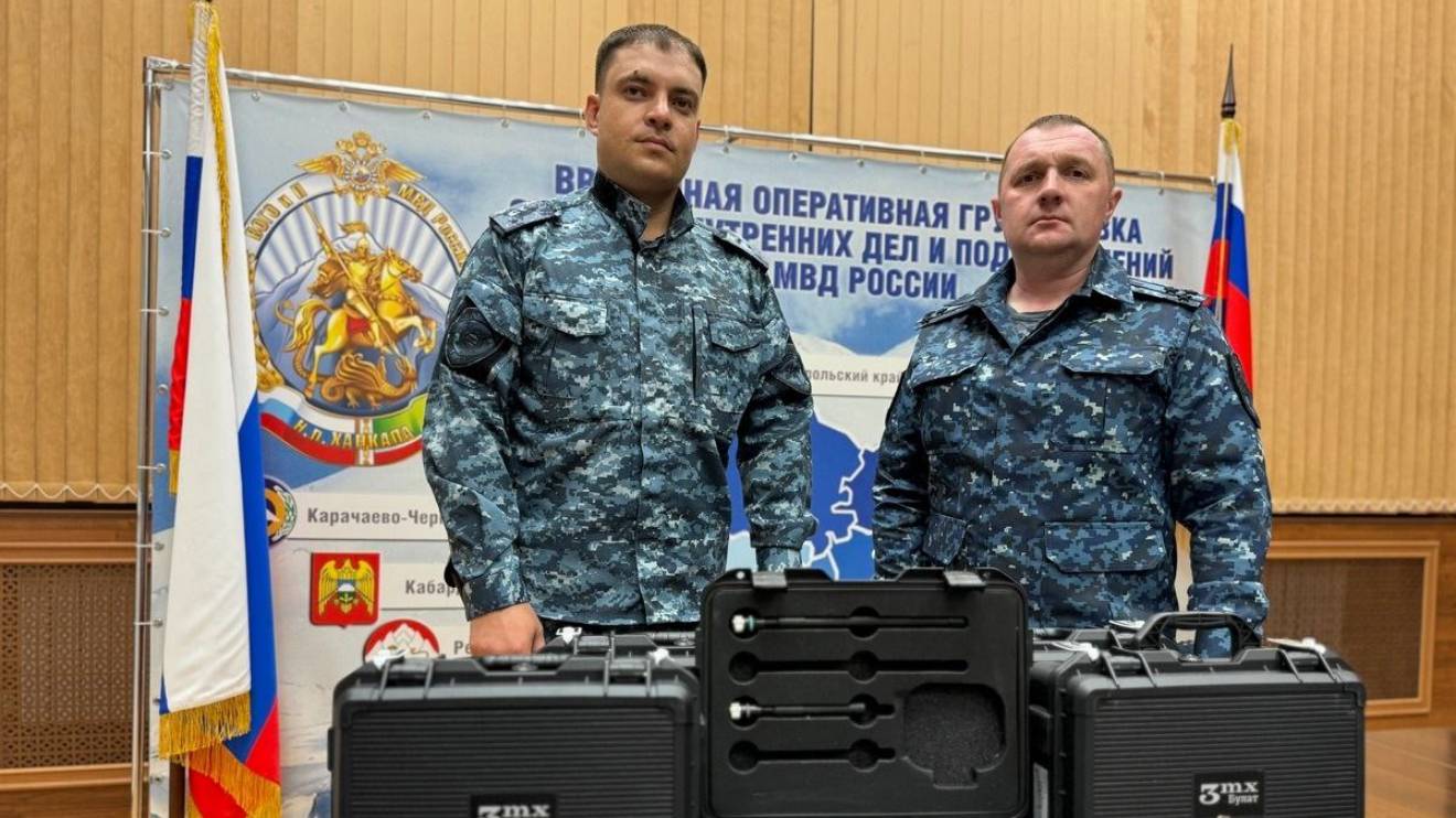 Сотрудники ГУ МВД России по СКФО передали коллегам из Курской области средства обнаружения БПЛА