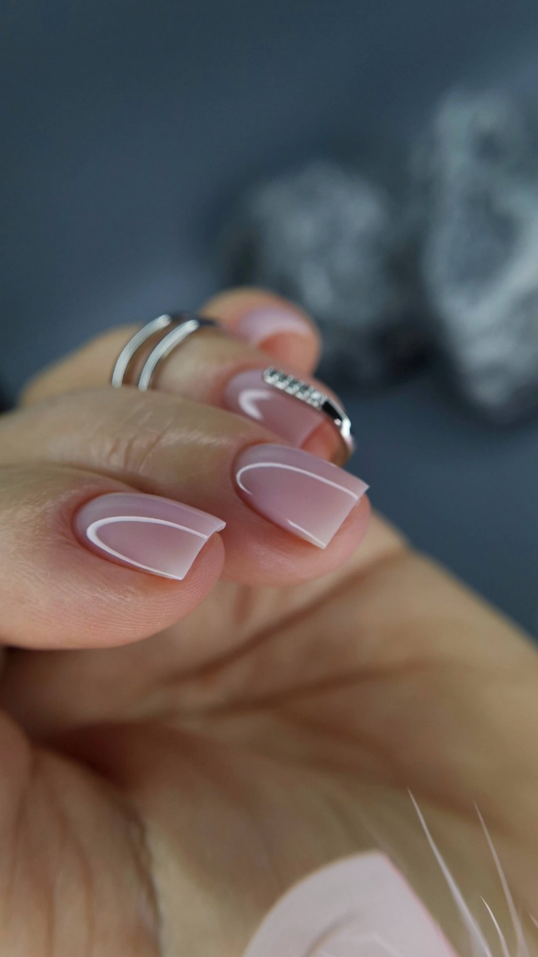 Очень мне нравятся холодные невнятные оттенки.