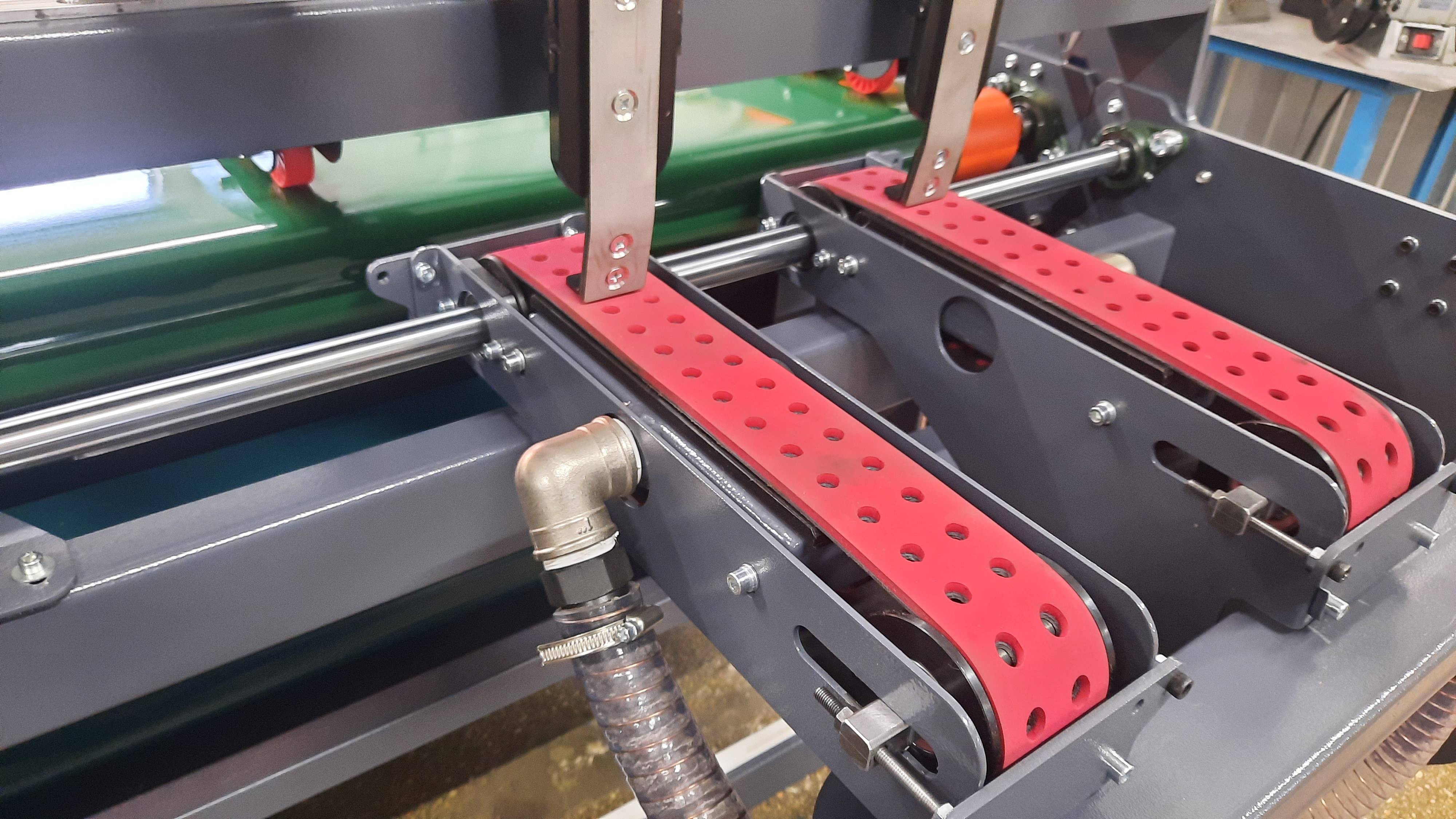 Вакуумная автоподача на полуавтомате склейки ЛСК-1600