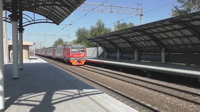 Эл.-поезд ЭД4М-0478 (ТЧПРИГ-7) скорый пригородный поезд "РЭКС-экспресс" №7112 Москва - Раменское.