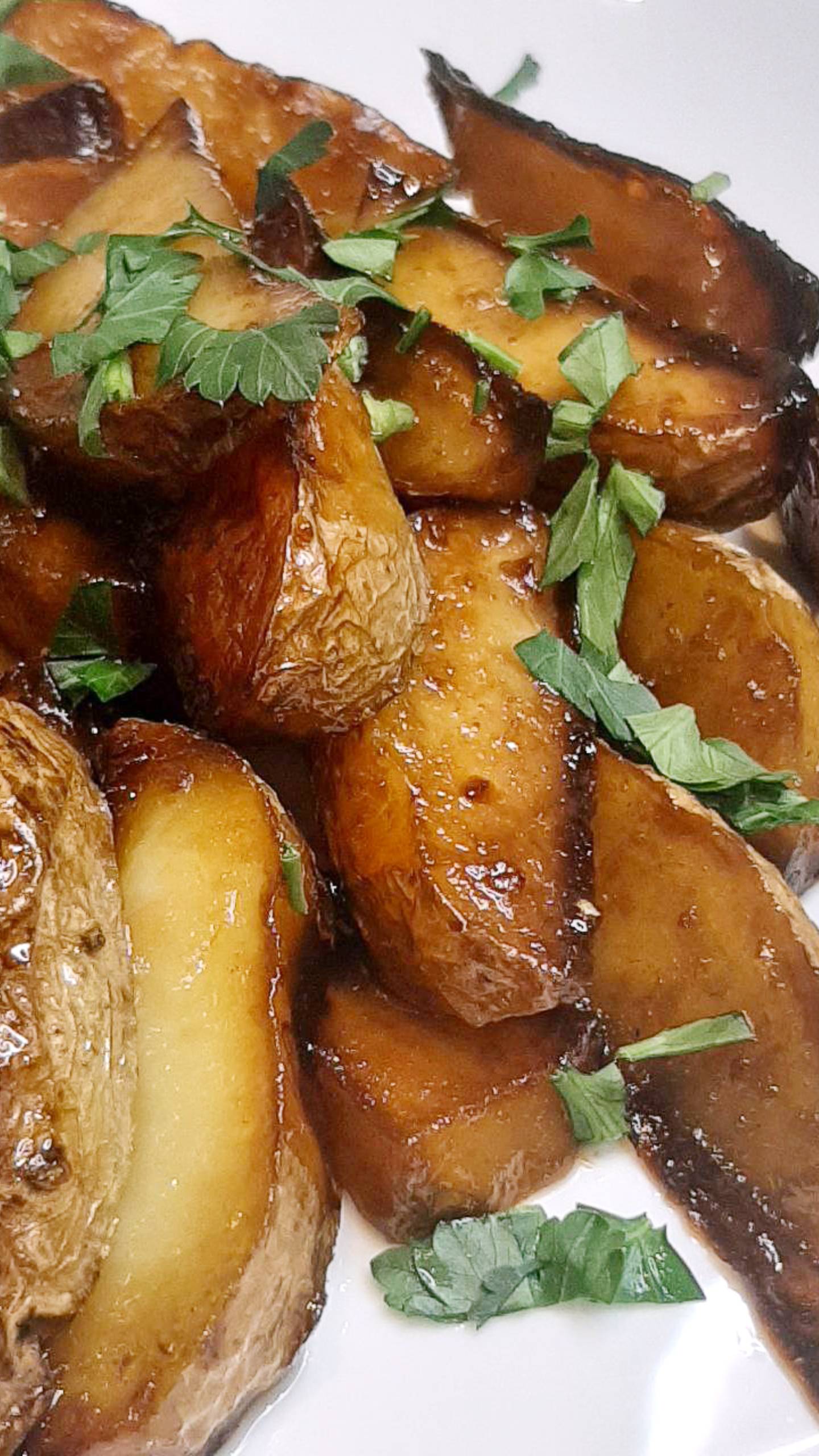 Картофель в медово-соевом соусе. Дюжина рецептов из картошки (5).