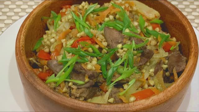 Куриная печень с гречкой и болгарским перцем