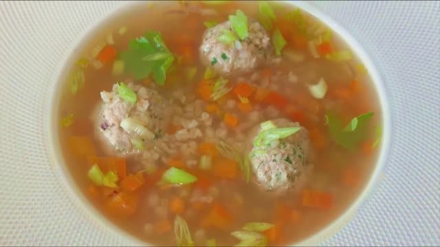 Суп с гречкой, овощами и фрикадельками из индейки