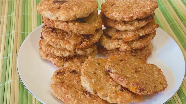 Овсяно-творожные снэки с сухофруктами